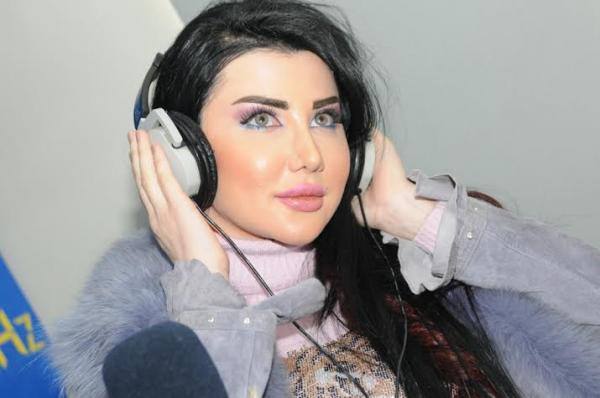 جيني اسبر تكشف عن عمرها الحقيقي و"زيارة المخيمات ليست للتصوير ...